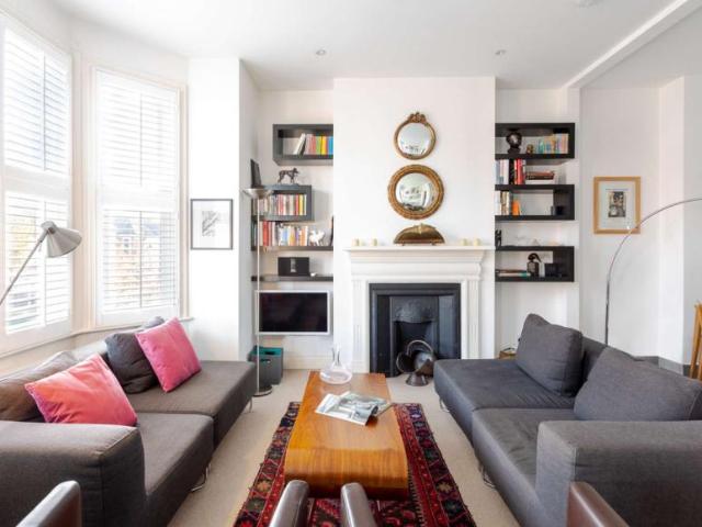 2 Bedroom Apartment London London 100532997