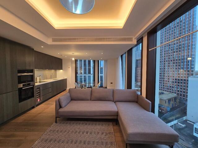 2 Bedroom Apartment London London 100813577