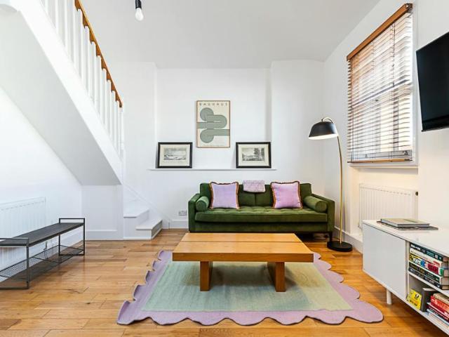 2 Bedroom Apartment London London 100944600