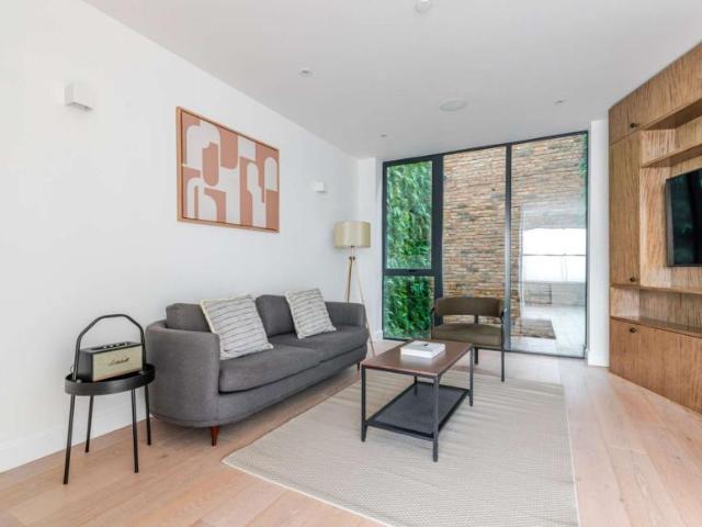 2 Bedroom Apartment London London 101223362