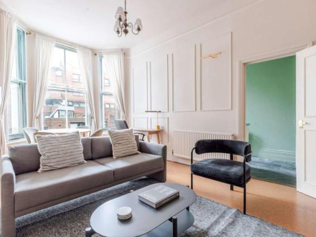 2 Bedroom Apartment London London 101223500