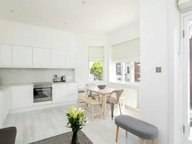 2 Bedroom Apartment London London 101588004