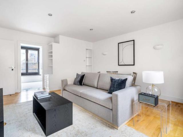 2 Bedroom Apartment London London 101738616