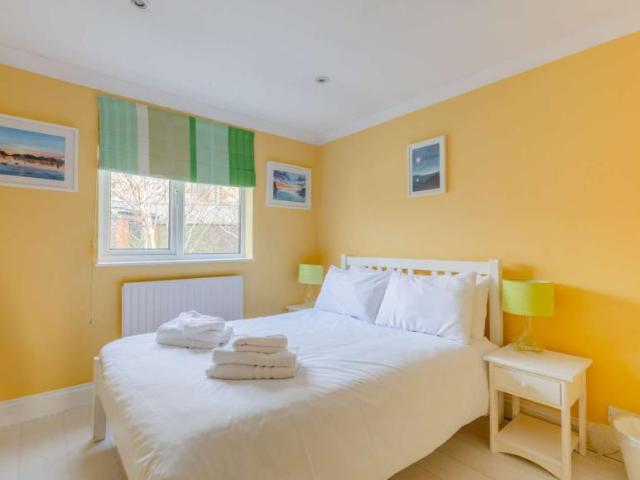 2 Bedroom Apartment London London 101765350