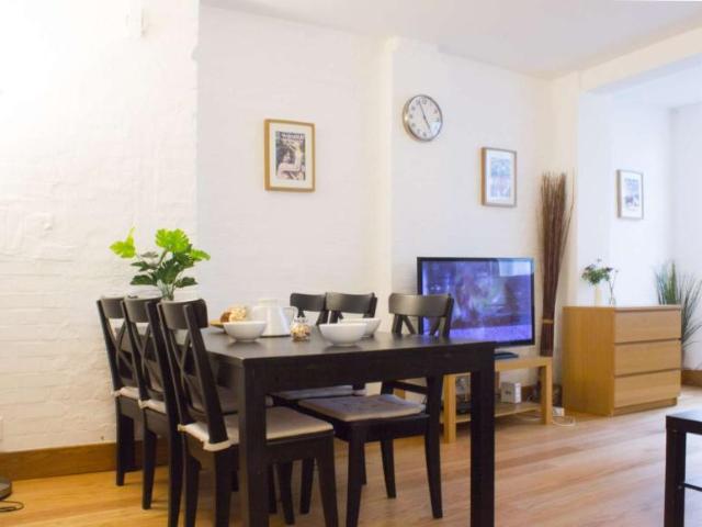 2 Bedroom Apartment London London 101793874