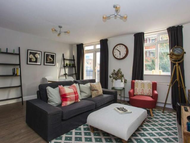 2 Bedroom Apartment London London 101805103