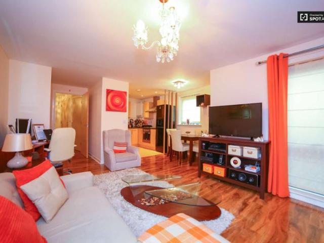 2 Bedroom Apartment London London 101814473