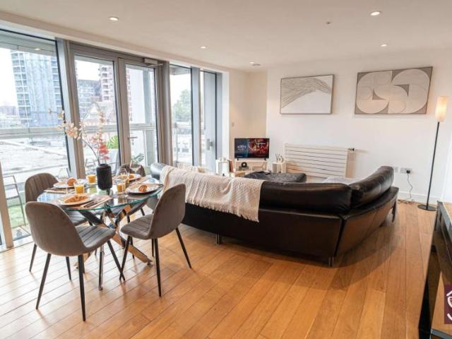 2 Bedroom Apartment London London 101814959