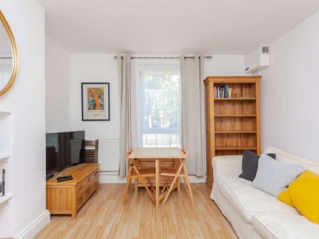 2 Bedroom Apartment London London 101815072