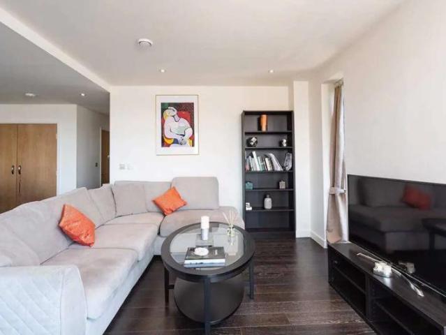 2 Bedroom Apartment London London 101815472