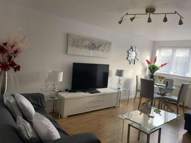 2 Bedroom Apartment London London 101816184