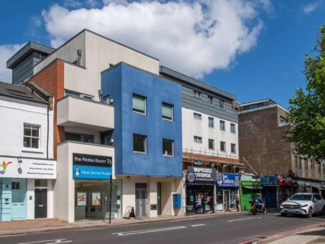 2 Bedroom Apartment London London 101818413
