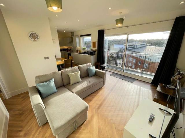 2 Bedroom Apartment London London 101818829