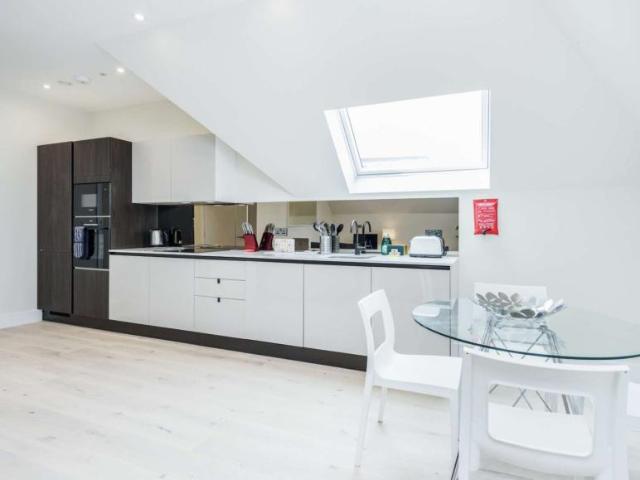 2 Bedroom Apartment London London 101819409