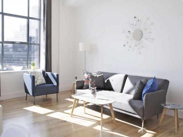 2 Bedroom Apartment London London 101824206
