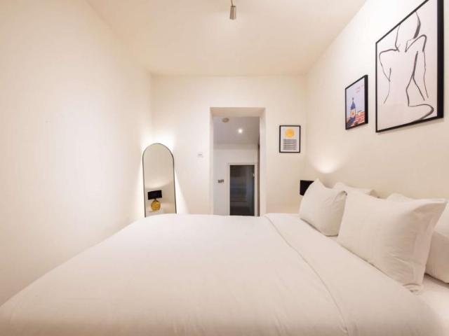 2 Bedroom Apartment London London 101824459
