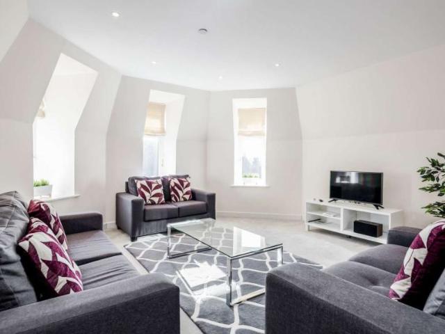 2 Bedroom Apartment London London 101824781