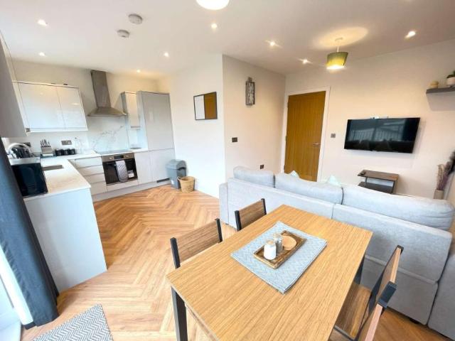 2 Bedroom Apartment London London 101820113