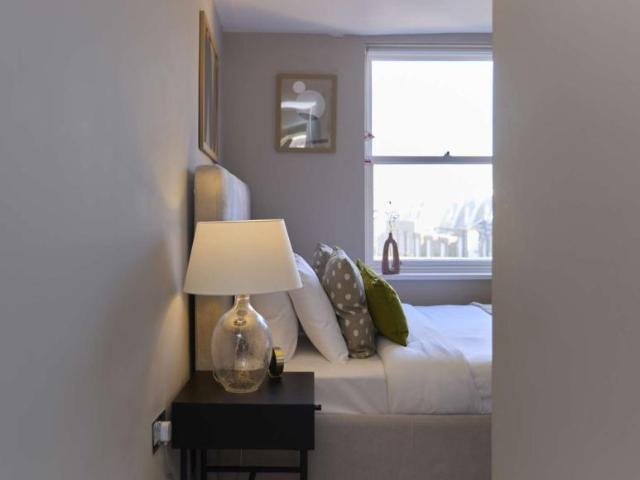 2 Bedroom Apartment London London 101820730