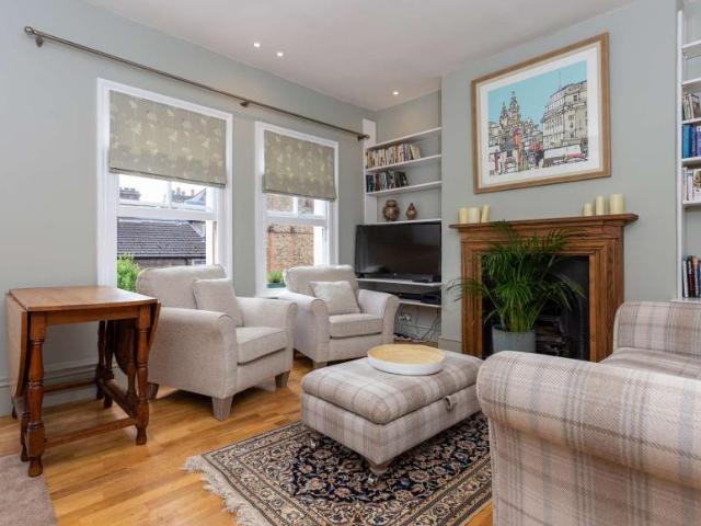2 Bedroom Apartment London London 101820846