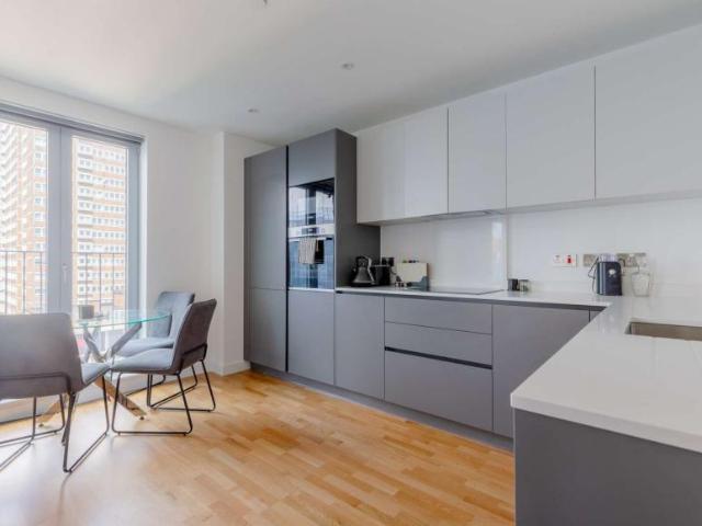 2 Bedroom Apartment London London 101821376