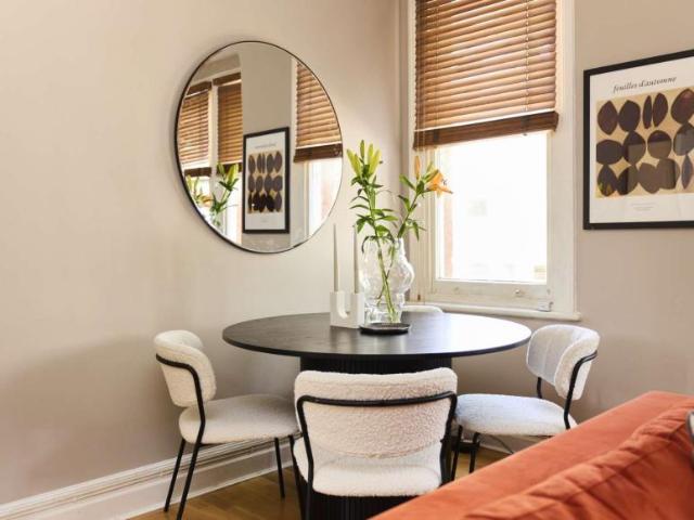 2 Bedroom Apartment London London 101822647