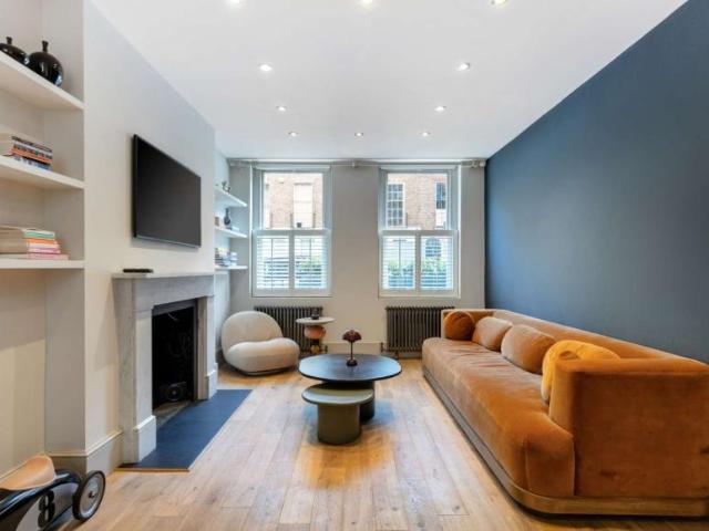 2 Bedroom Apartment London London 101823045