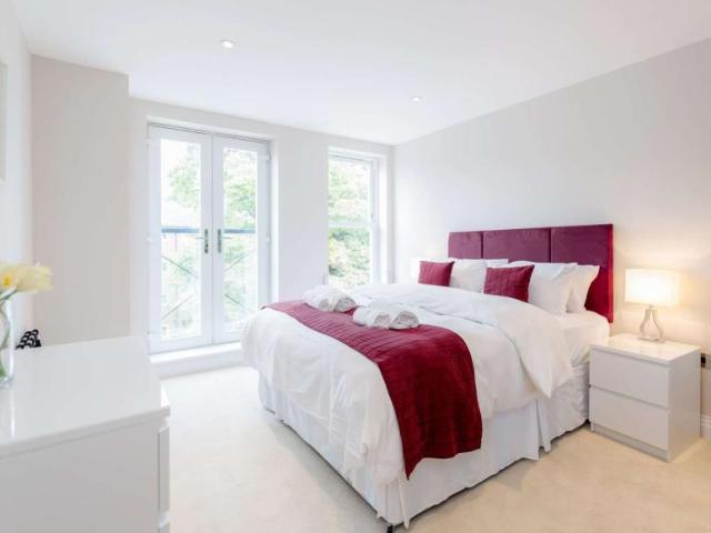 2 Bedroom Apartment London London 101834603