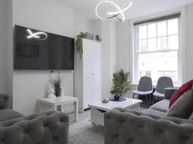 2 Bedroom Apartment London London 101836164