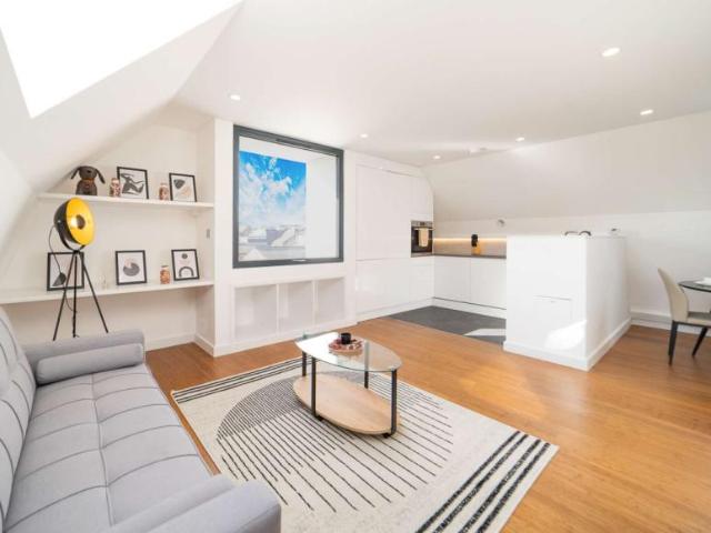2 Bedroom Apartment London London 101836212