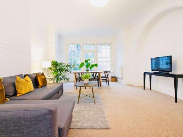 2 Bedroom Apartment London London 101836577