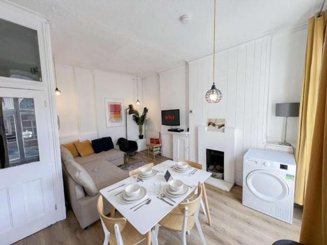 2 Bedroom Apartment London London 101836756