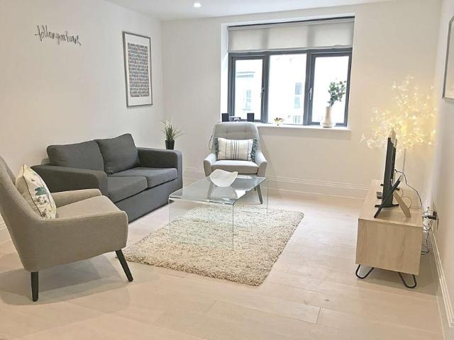 2 Bedroom Apartment London London 101836863
