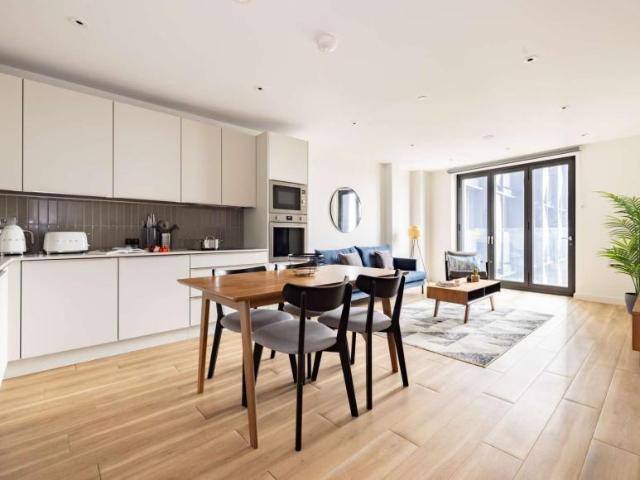2 Bedroom Apartment London London 101837133