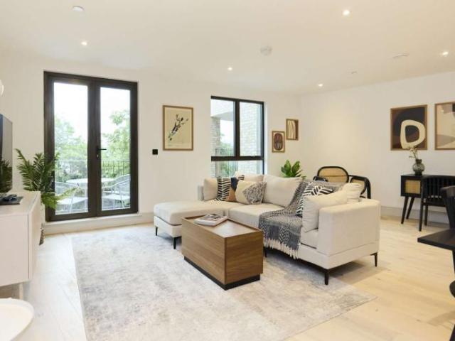 2 Bedroom Apartment London London 101837800