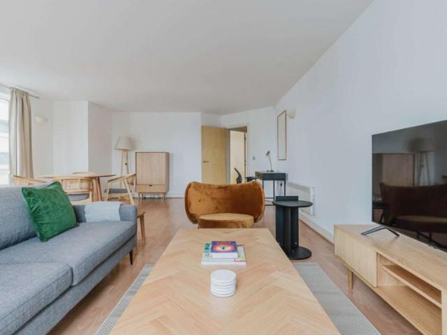 2 Bedroom Apartment London London 101844164