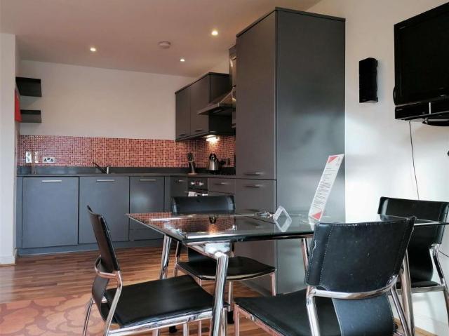 2 Bedroom Apartment London London 101846274