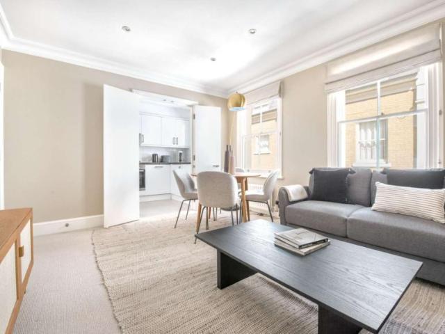 2 Bedroom Apartment London London 101846479