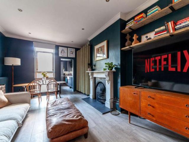 2 Bedroom Apartment London London 101840569