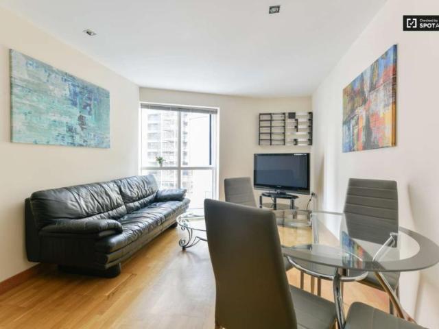 2 Bedroom Apartment London London 101840774