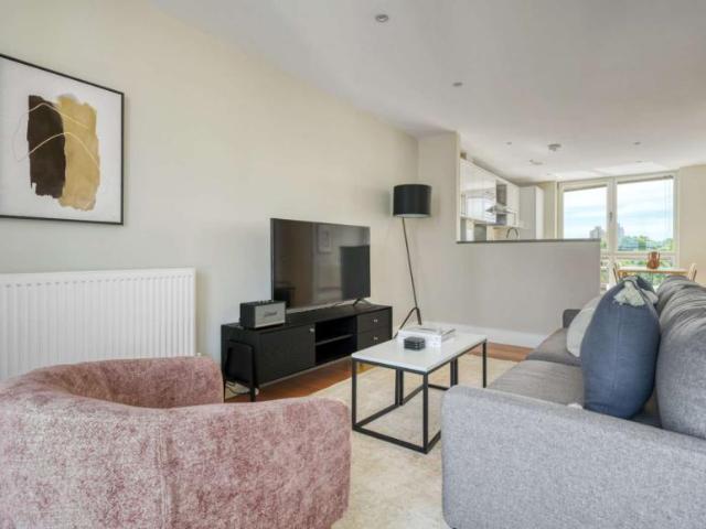 2 Bedroom Apartment London London 101841137