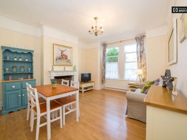 2 Bedroom Apartment London London 101854003