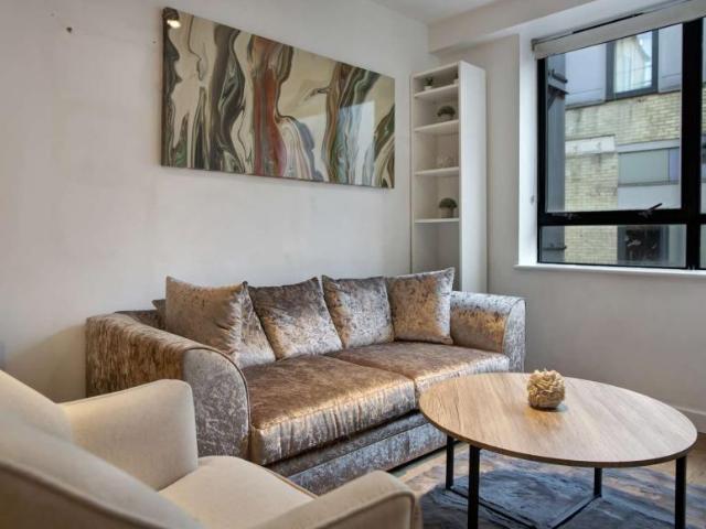 2 Bedroom Apartment London London 101854027