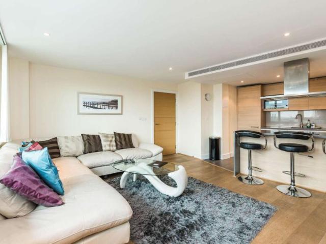 2 Bedroom Apartment London London 101855016