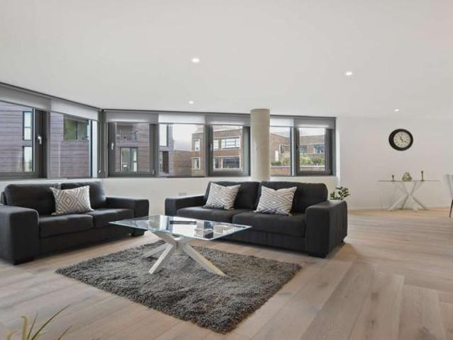 2 Bedroom Apartment London London 101850739