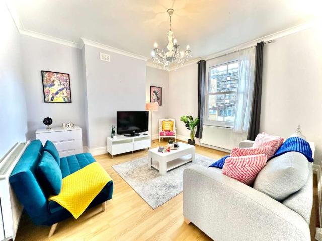 2 Bedroom Apartment London London 101850851