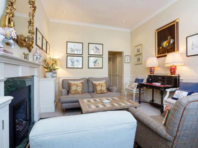 2 Bedroom Apartment London London 101853406