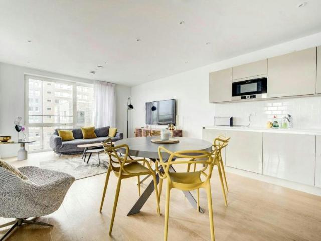 2 Bedroom Apartment London London 102795600