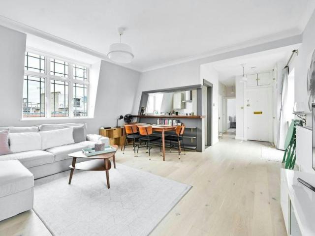 2 Bedroom Apartment London London 102795601