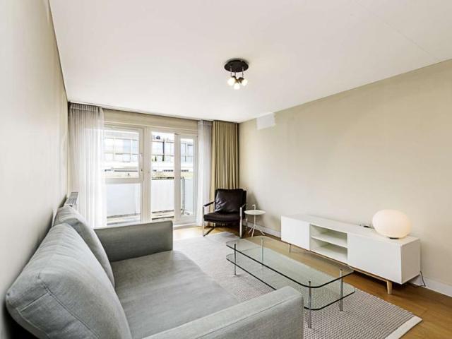 2 Bedroom Apartment London London 102817692